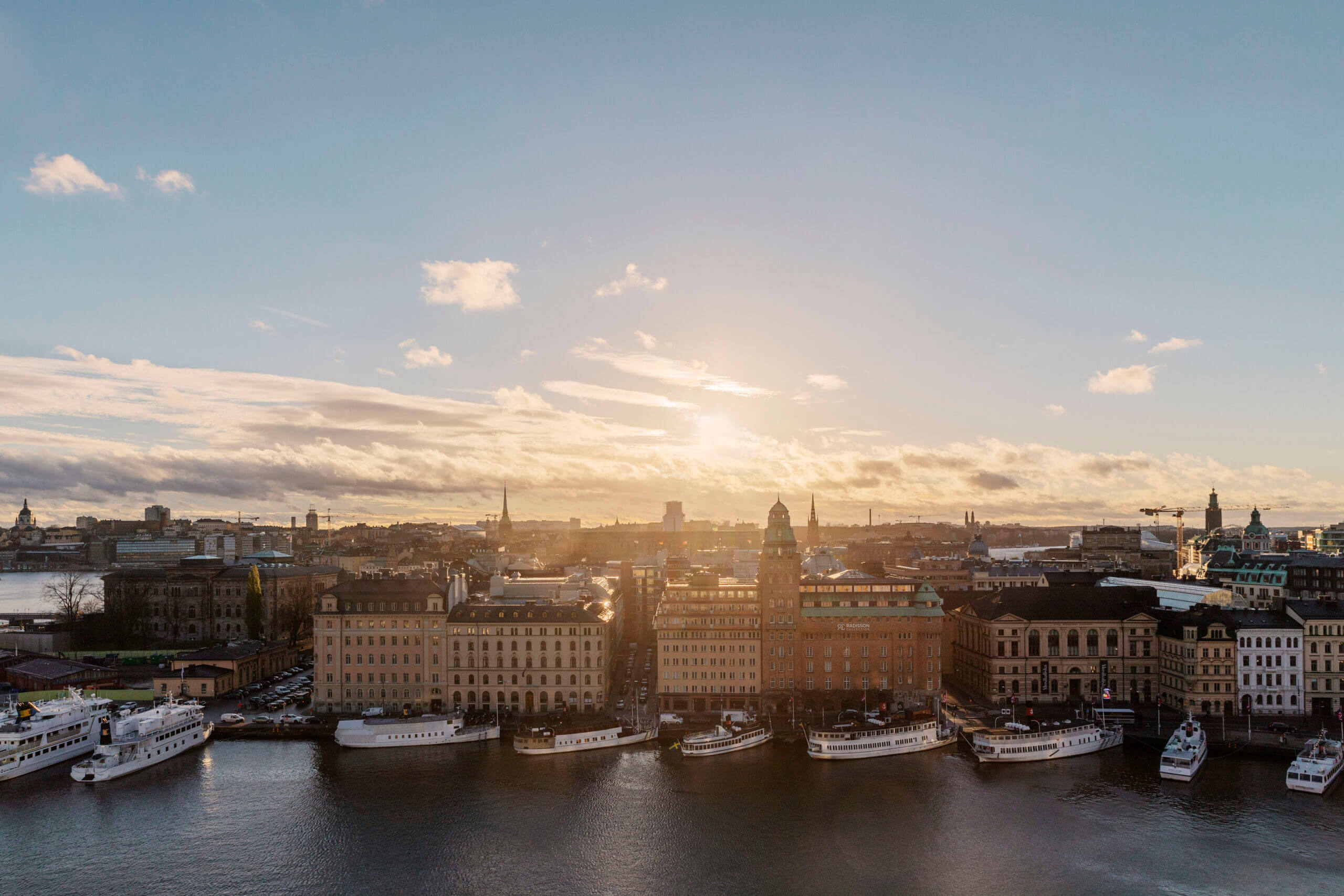 Born has acted legal adviser to Stenhus Fastigheter i Norden AB (publ ...